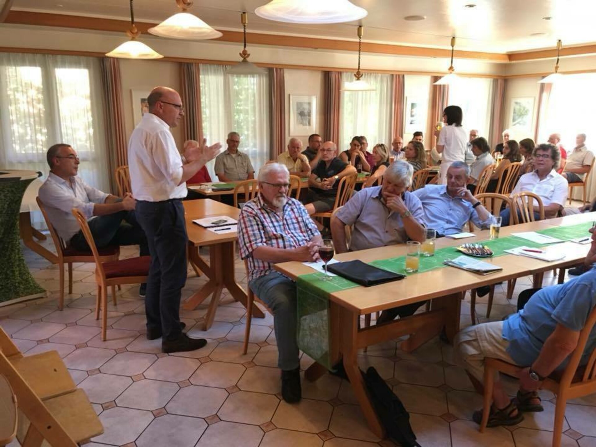 Alexander Throm MdB und Dr. Bernhard Lasotta MdL im Dialog mit über 50 ...