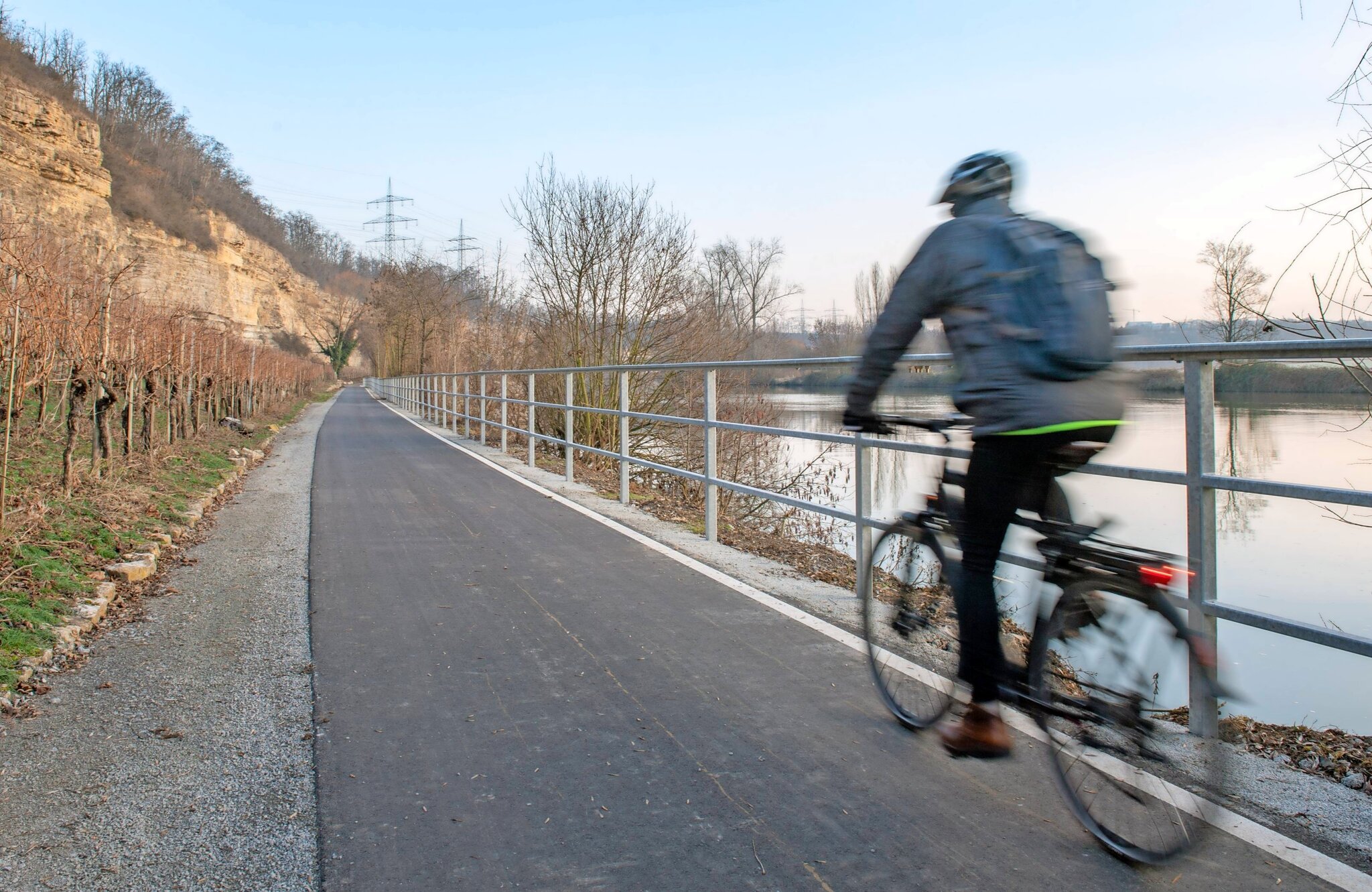 Warum es das Geländer am Neckarradweg gibt: Vorfahrt für die Sicherheit ...