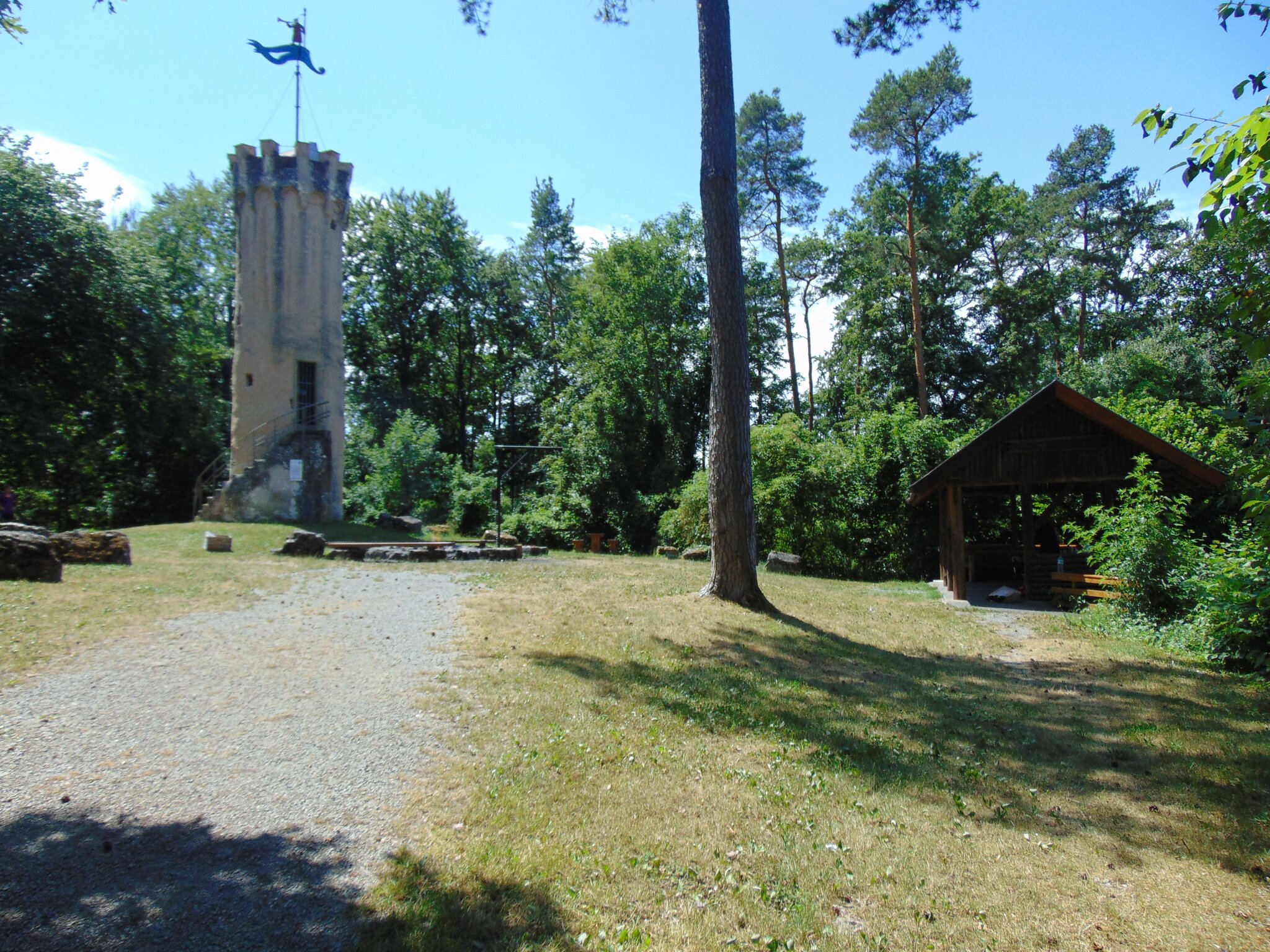 Freizeittipp für Naturbegeisterte, Wanderer und Familien über der ...