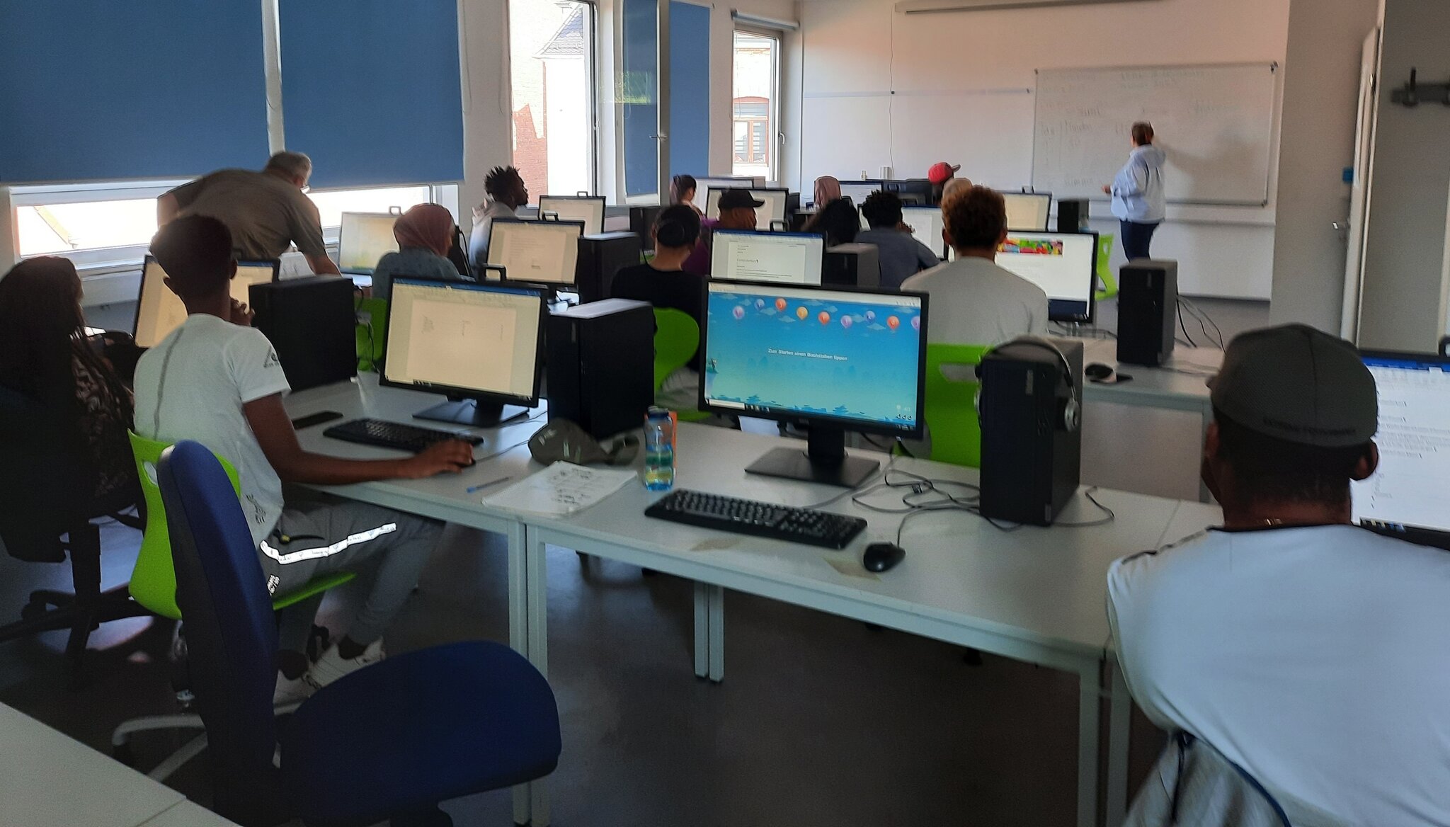 Geflüchtete junge Menschen trainierten das Arbeiten mit dem PC - Heilbronn