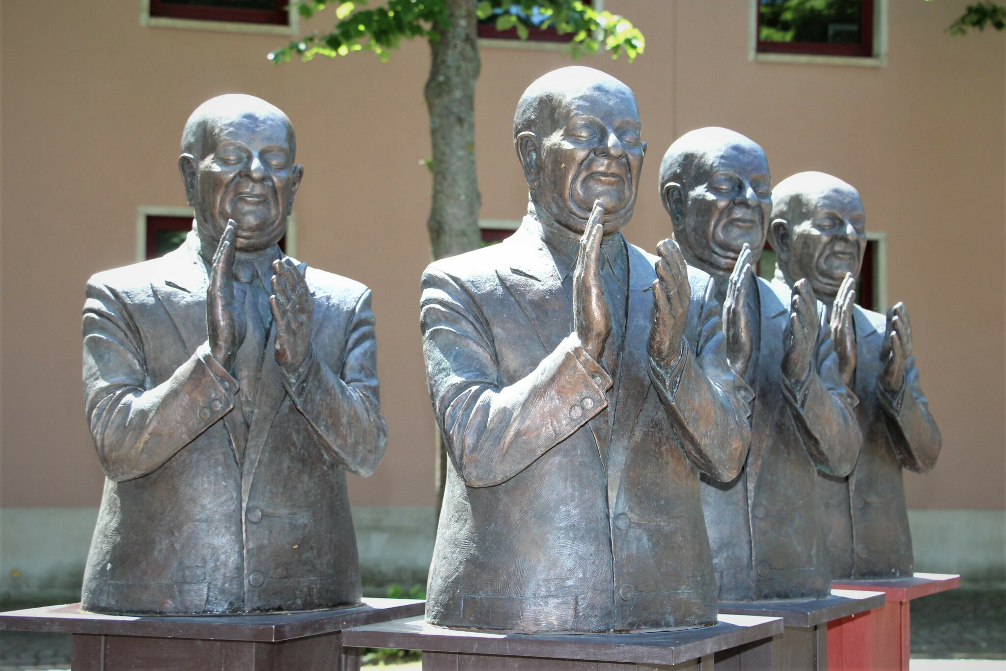 Kunstvolles in Flein: Auf dem Rathausplatz - Flein