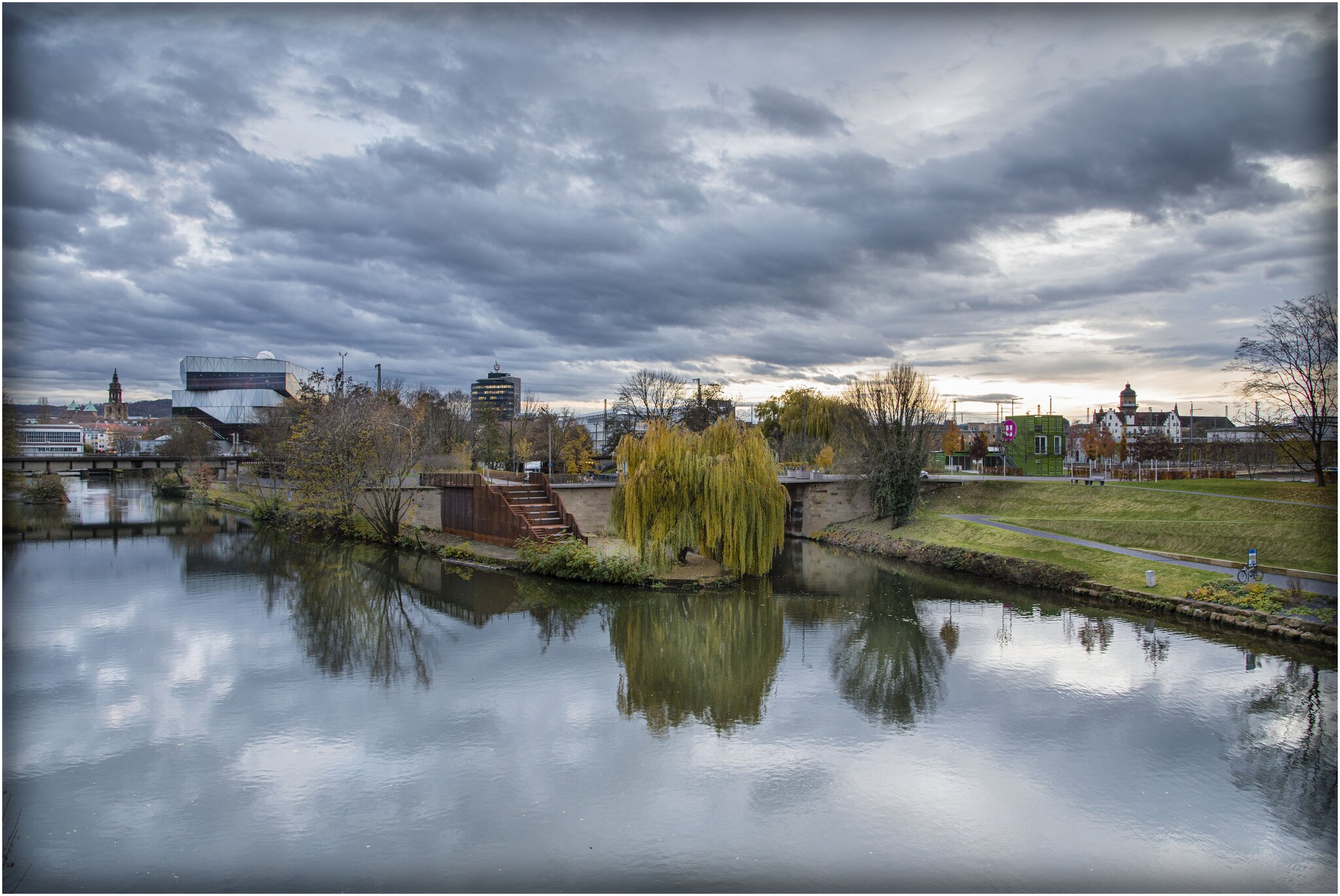Blick über das BuGa-Gelände Richtung Innenstadt: Am BuGa-Gelände ...