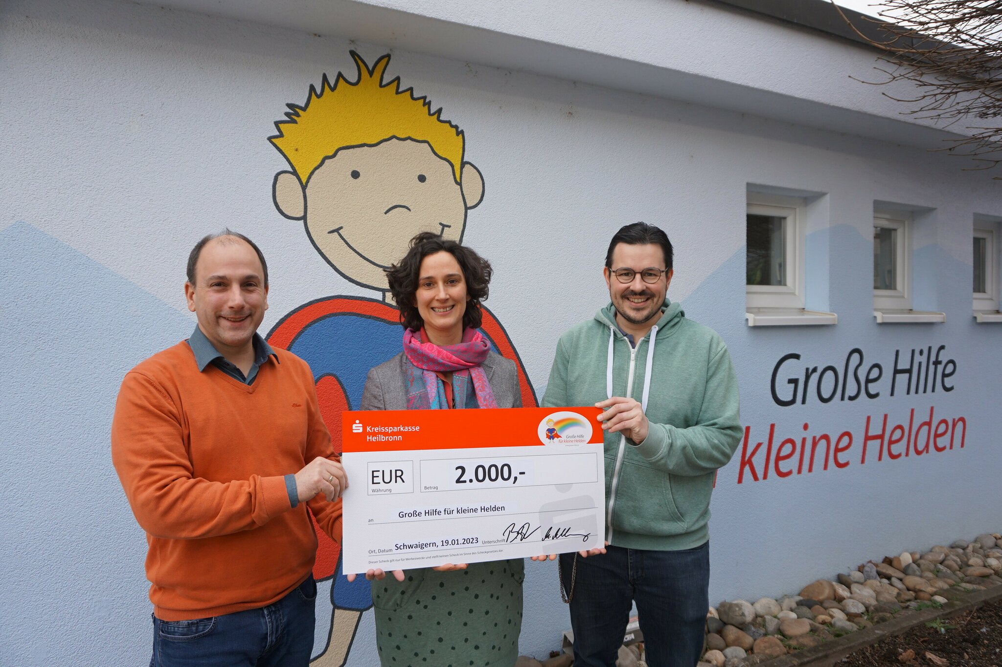 Leintalschule Schwaigern spendet an „Große Hilfe für kleine Helden ...