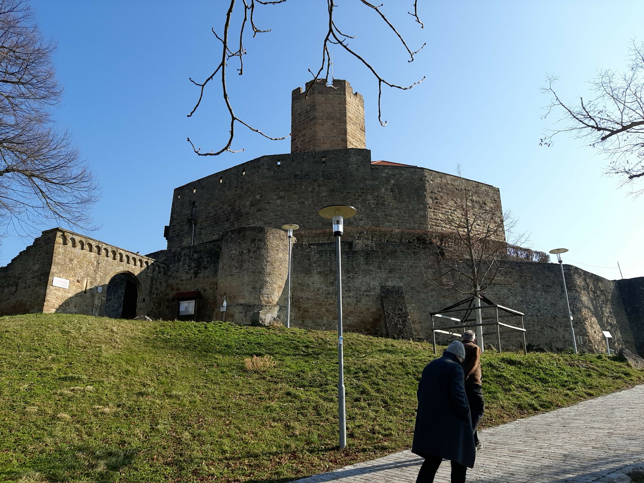 Wanderung, Jahrgang: Erst die Burg Steinsberg dann den Sachsweg - Lauffen