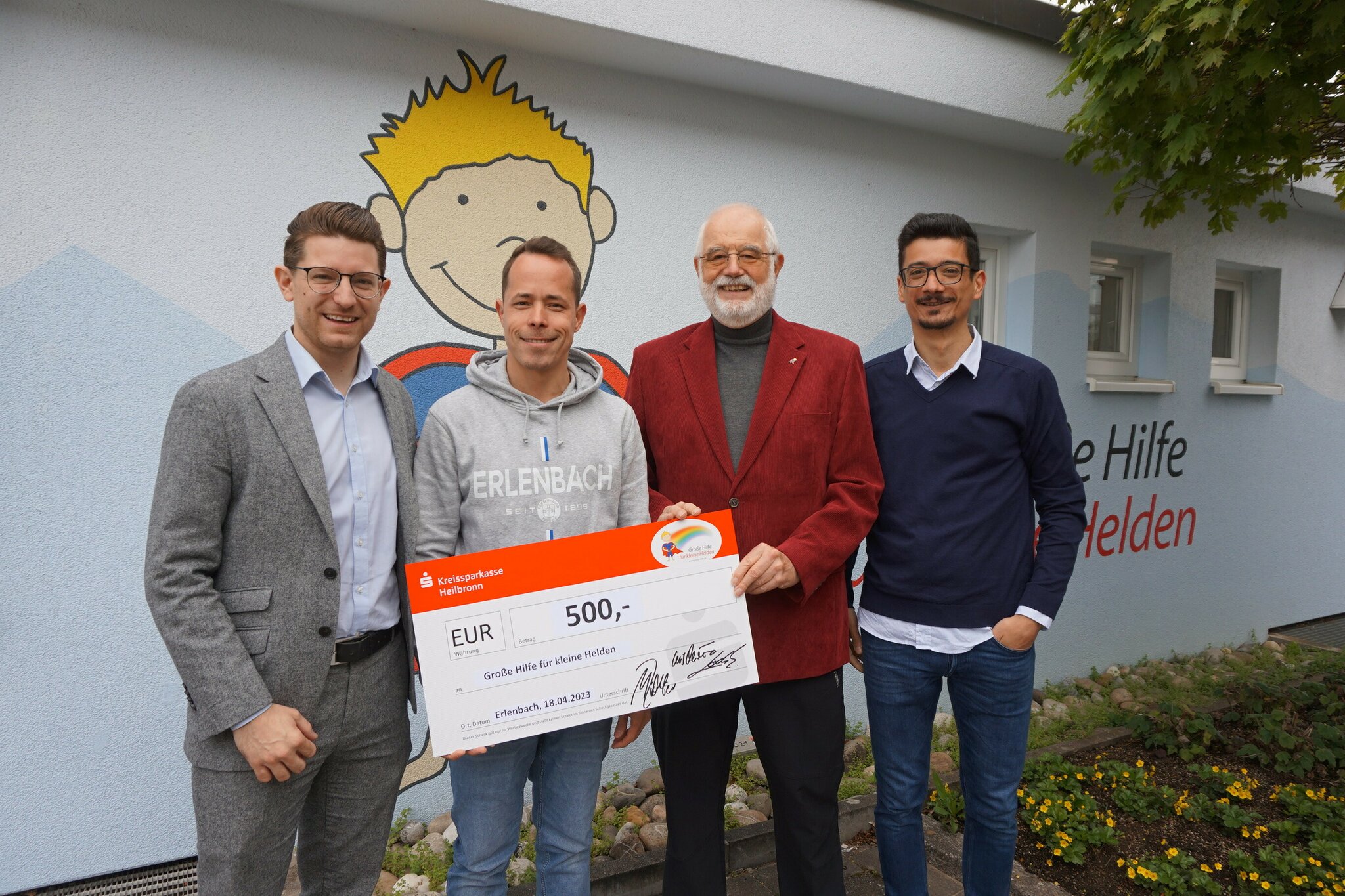 Abteilung Ü32 TSV Erlenbach unterstützt: „Große Helden“ spenden für „kleine Helden“ - Heilbronn