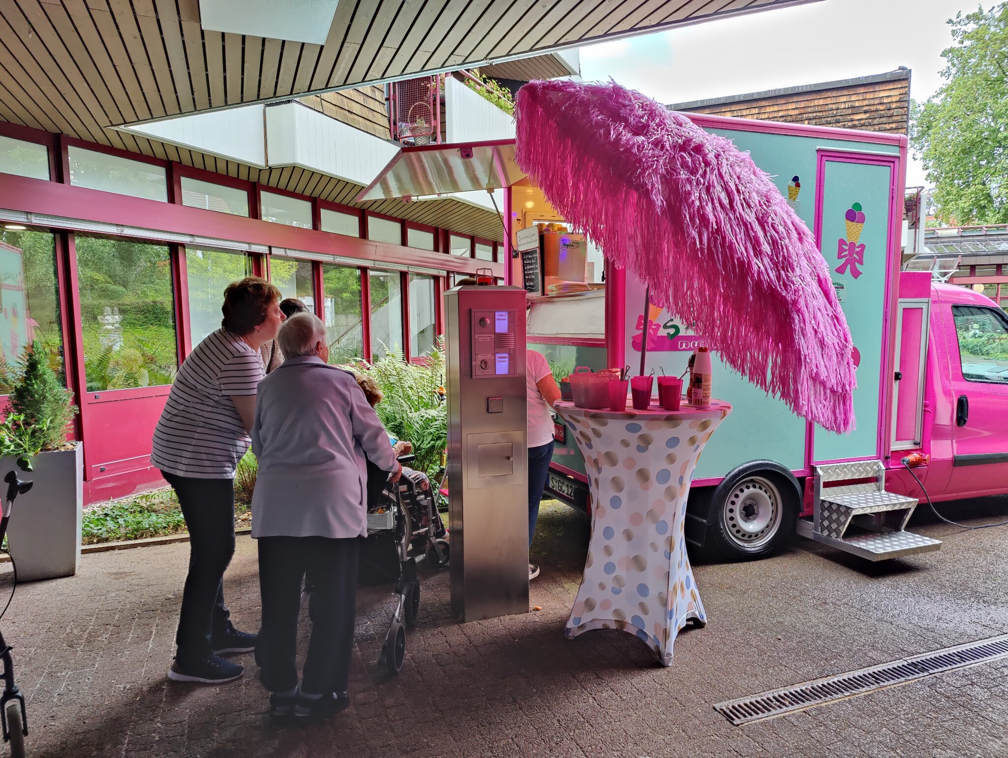 Das Eiswägele aus Stuttgart war da!: Eis in Hülle und Fülle - Heilbronn