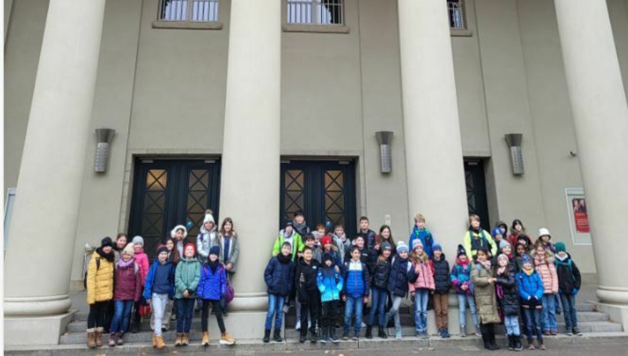 Hellbergschule Eppingen: Die Viertklässler der Hellbergschule auf Theaterfahrt nach Karlsruhe ...