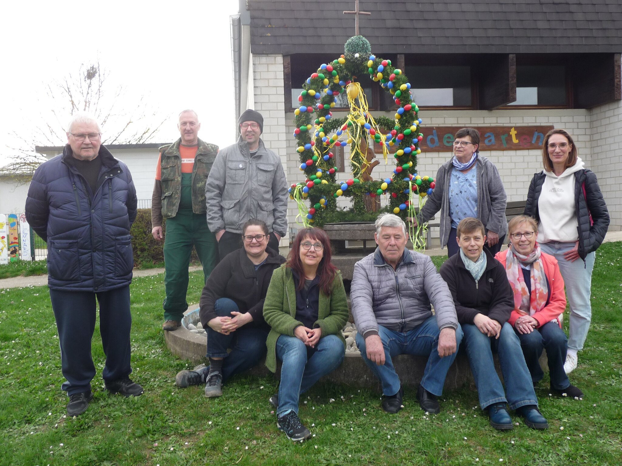 Prächtige Osterkrone auf Rohrbacher Dorfbrunnen - Eppingen