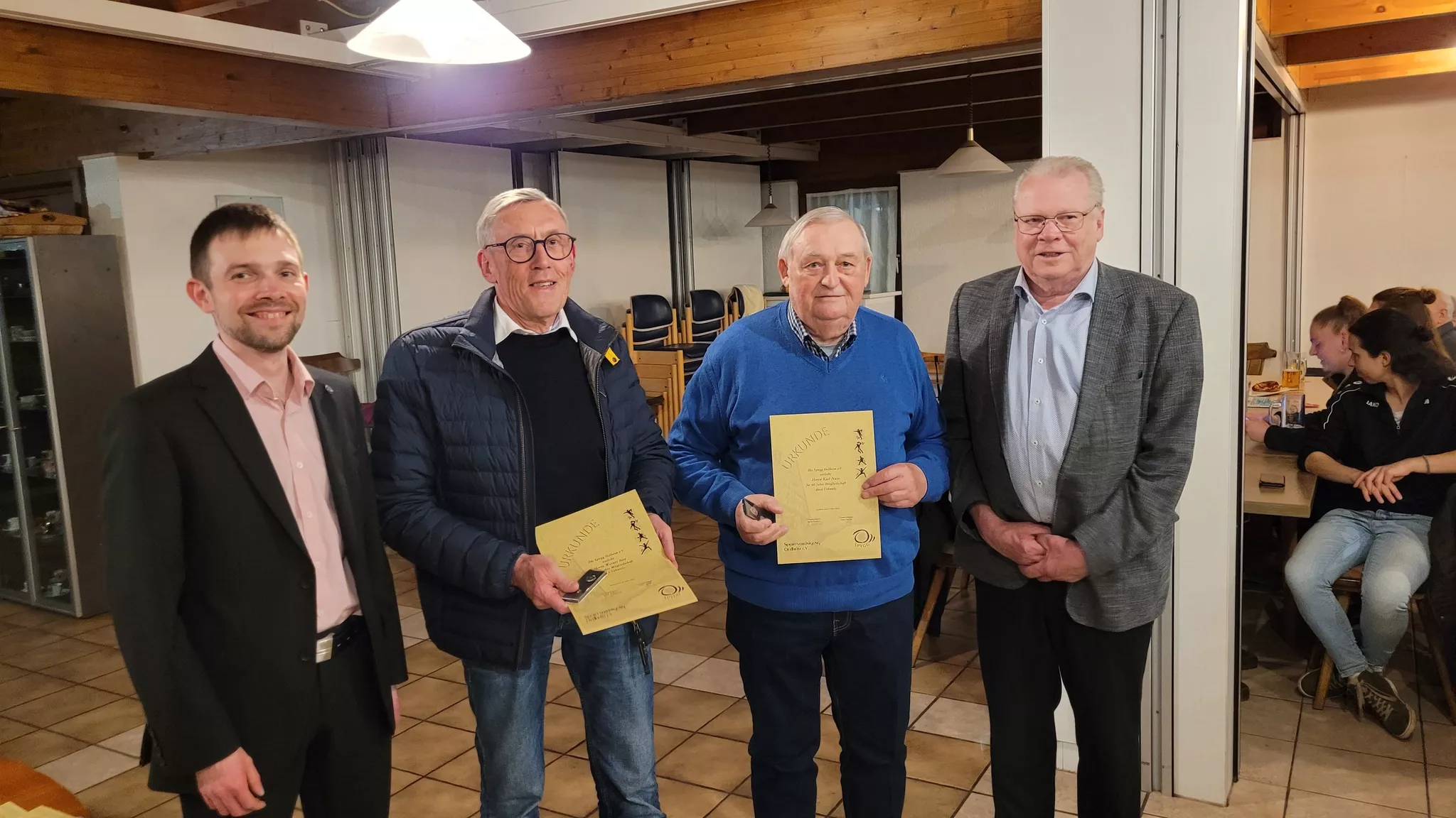 Zahlreiche Ehrungen bei der Mitgliederversammlung der SPVGG Oedheim ...