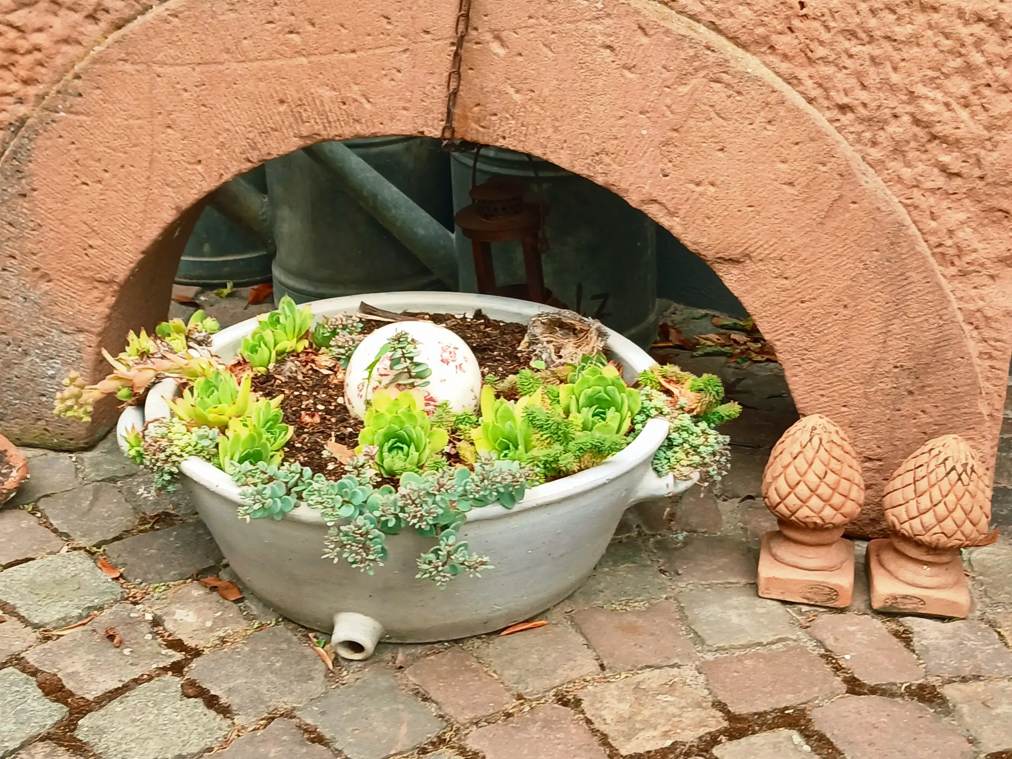 Gartenglück mit wunderschöner Deko: Ein liebevoll gestalteter kleiner ...