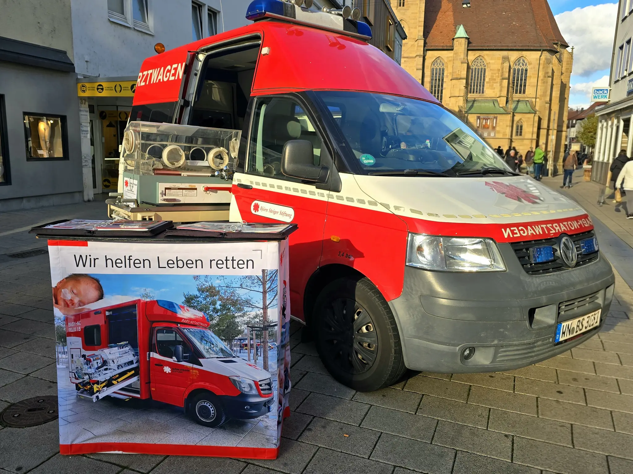 DER BABY-NOTARZTWAGEN "FELIX": der Björn-Steiger-Stiftung - Heilbronn