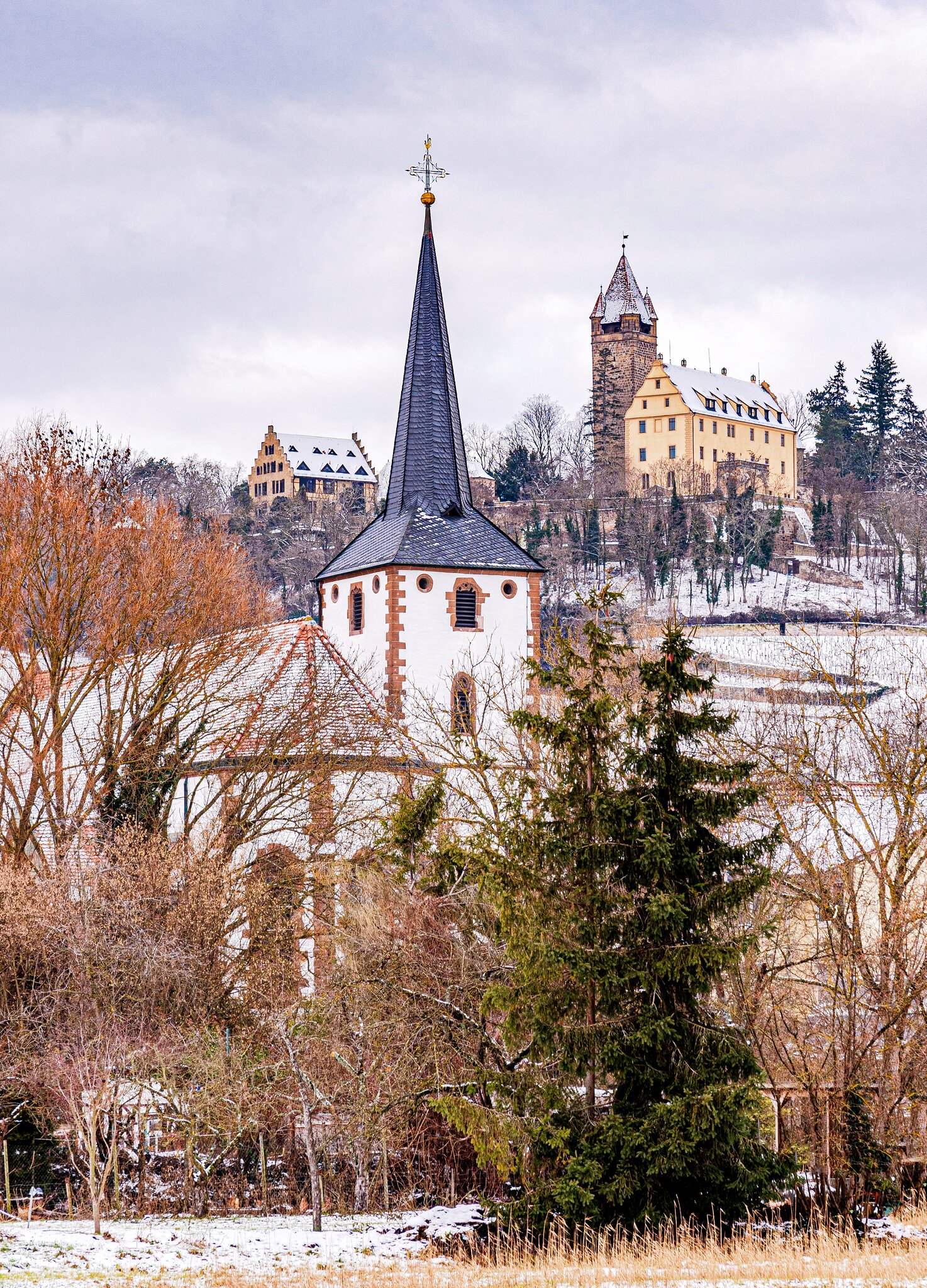 Kirche St. Ulrich und Schloss Stocksberg in Stockheim